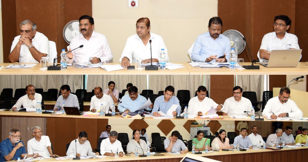 वर्षा ऋतु में वृक्षारोपण के दौरान ज्यादा से ज्यादा फलदार पौधे लगाएं: वन ...